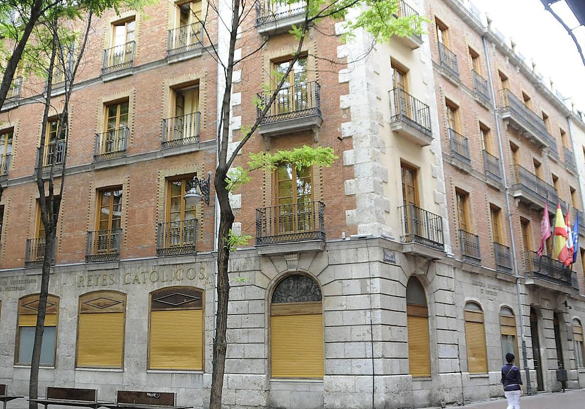 La residencia universitaria Reyes Católicos, escenario de la novela 'Habitación 307' | El Norte ...